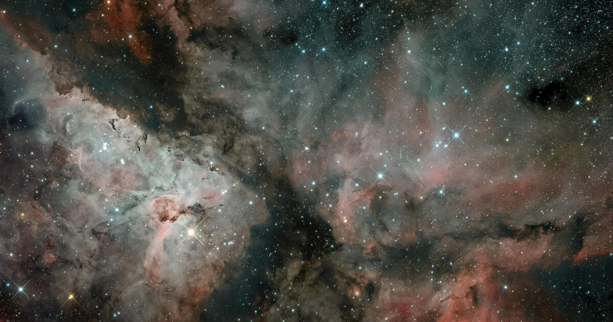 Carina Nebula NGC 3372 | Telescope Live