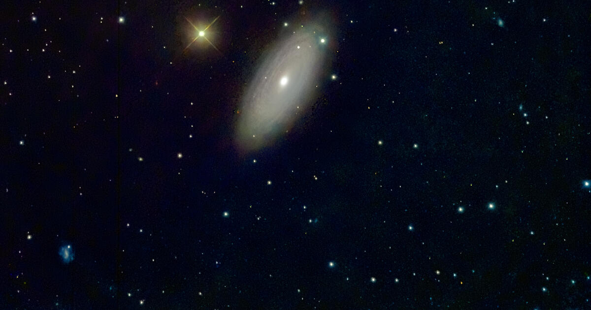 NGC 2841 - One Click Galaxy | Telescope Live