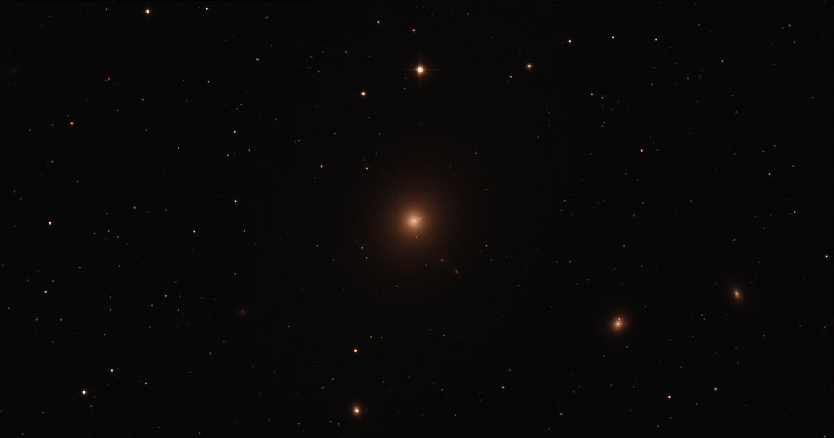 Messier 87 with Black Hole Plasma Jet | Telescope Live