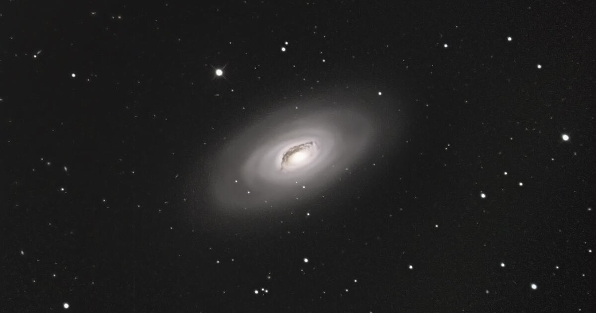 M64(BLACK EYE GALAXY) | Telescope Live