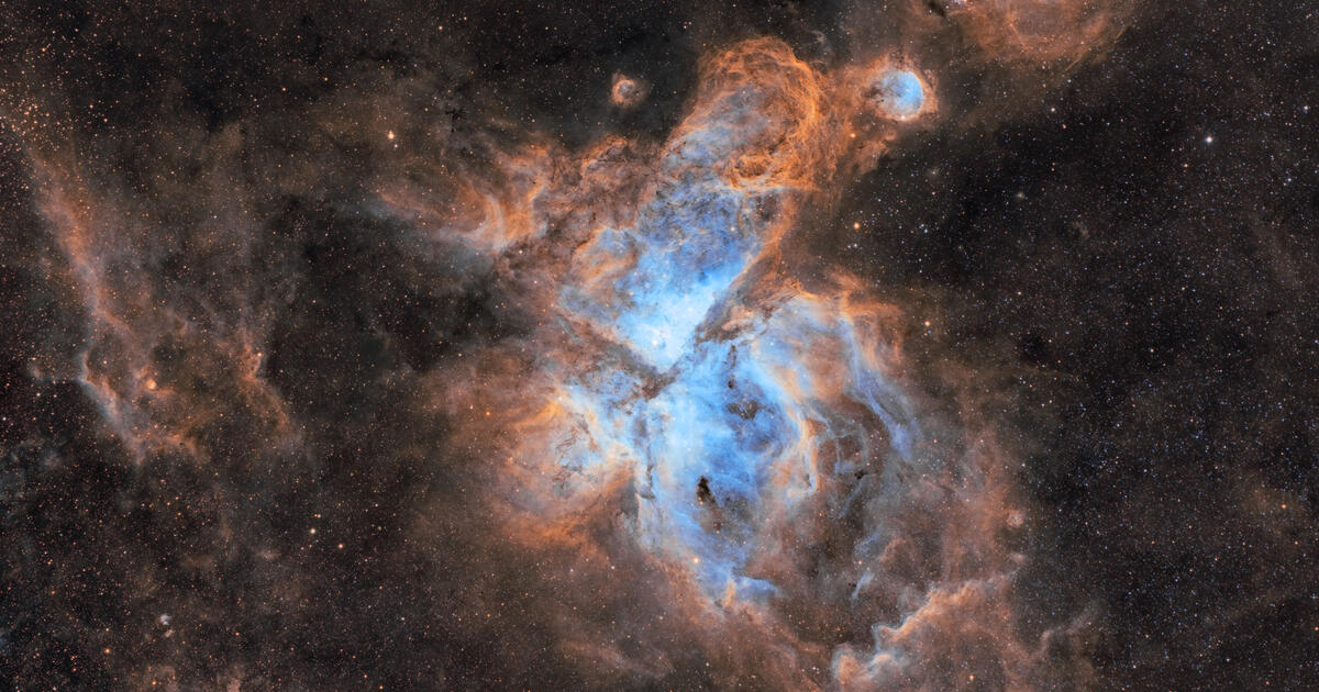 NGC 3372 - Carina Nebula | Telescope Live