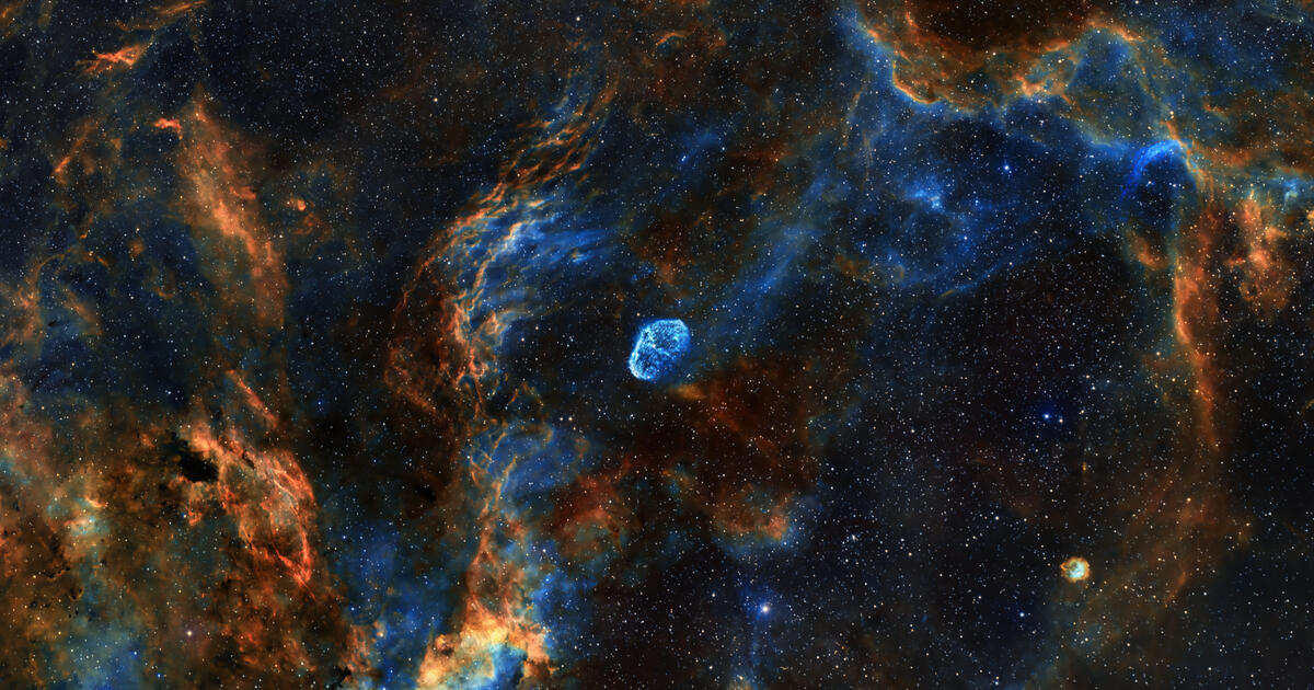 Crescent Nebula SHO | Telescope Live