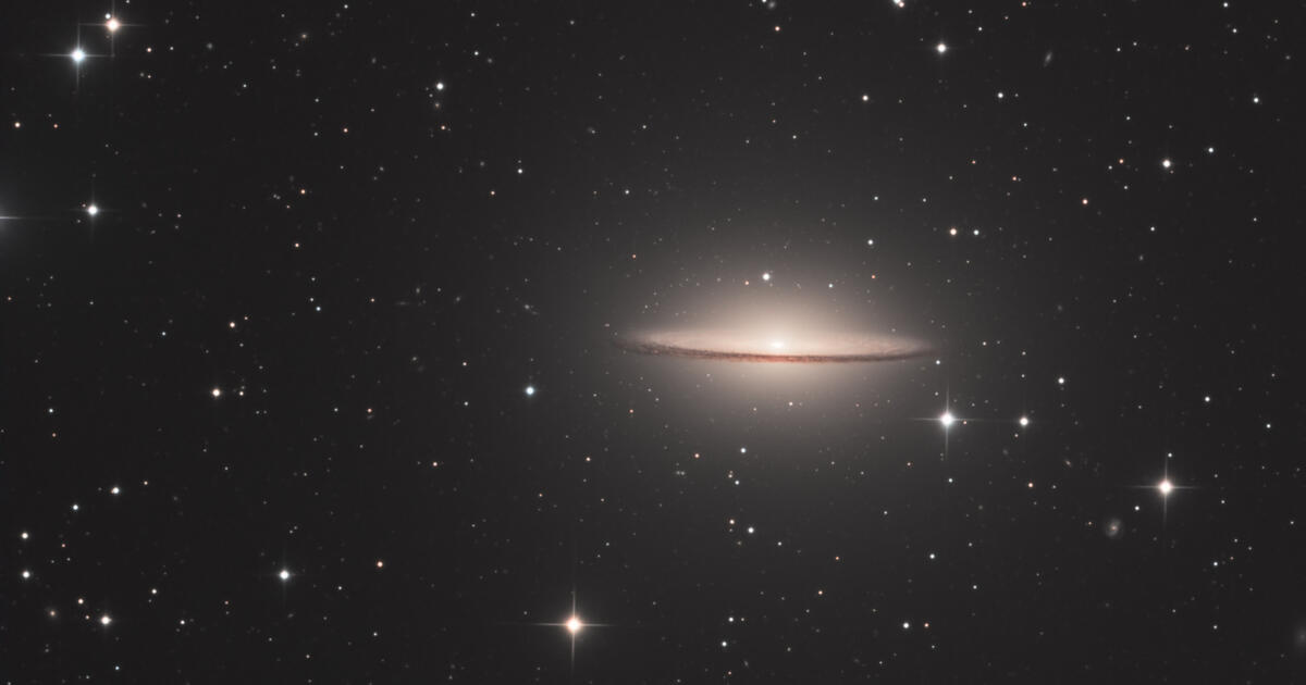 Messier 104 (The Sombrero Galaxy) | Telescope Live