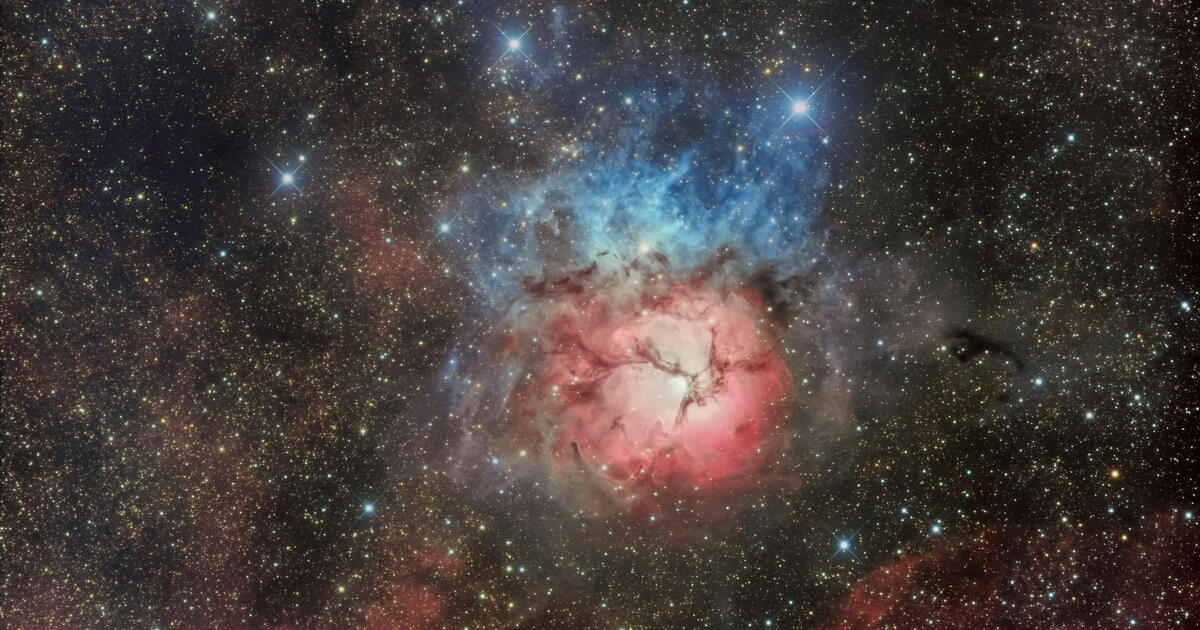 M20 Trifid Nebula with CHI-2 | Telescope Live