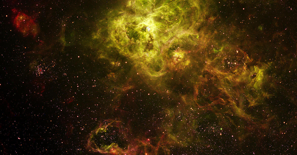 Zoom into the spider's web | Telescope Live