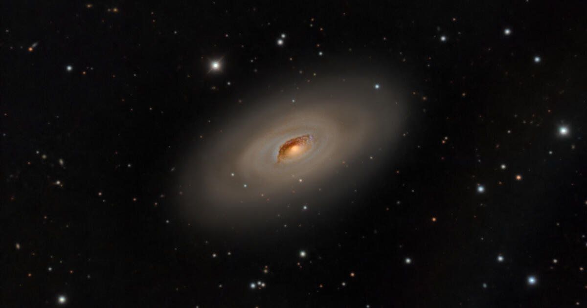 M64 The Black Eye Galaxy | Telescope Live