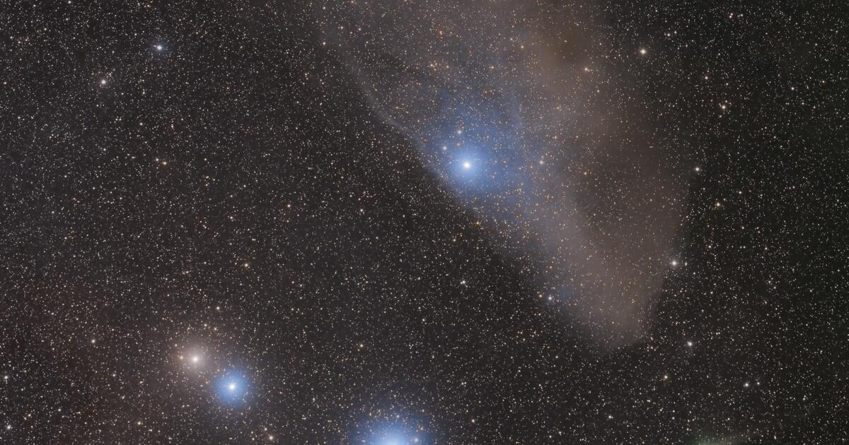 Comet K2 and IC 4592 Nebula | Telescope Live
