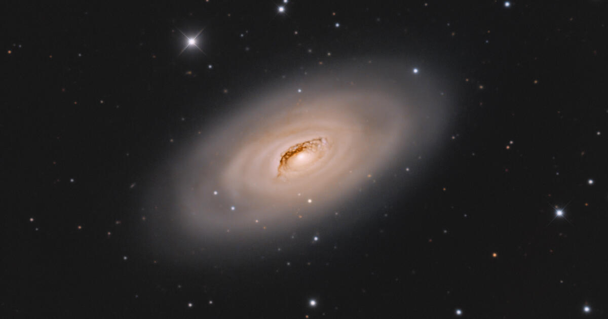 Black Eye Galaxy - Messier 64 | Telescope Live