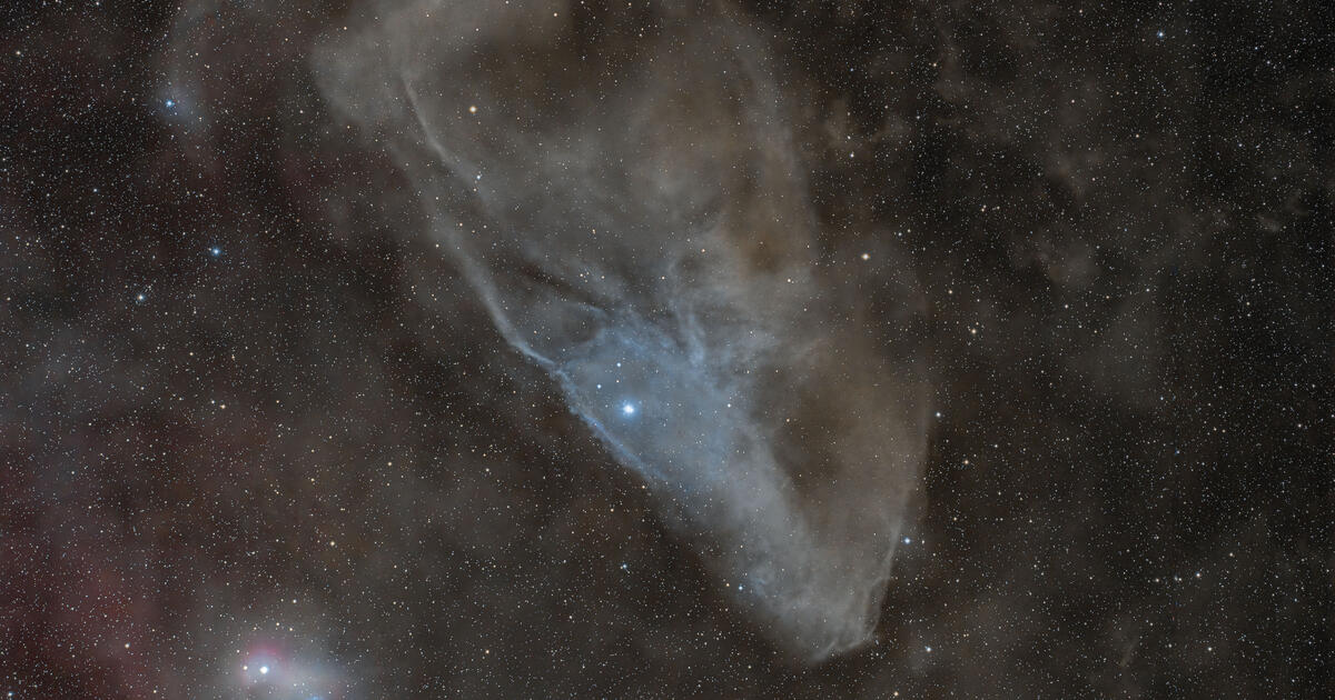 IC 4592 and Comet K2 | Telescope Live