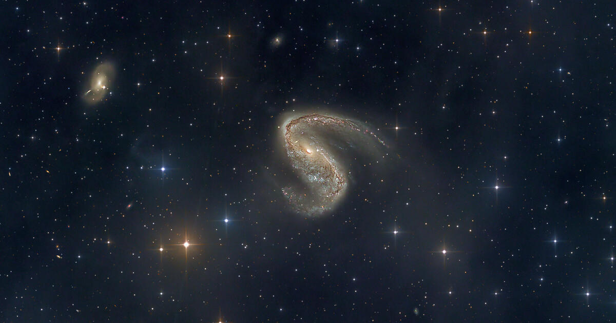 NGC 2442 | Telescope Live