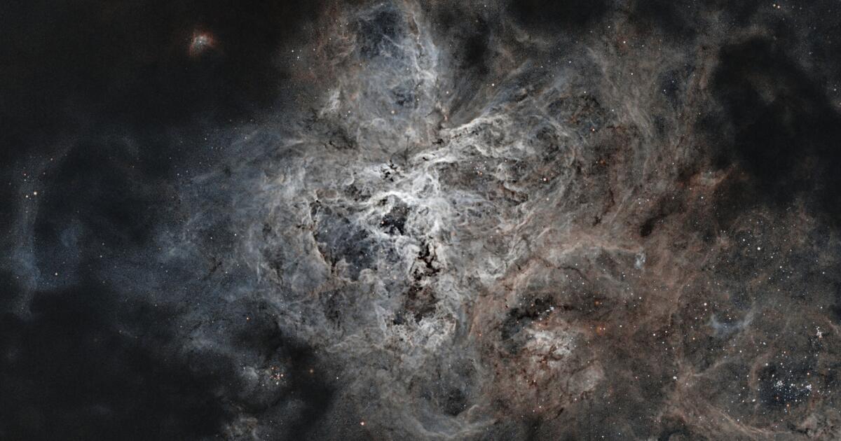 Tarantula Nebula in Tricolor | Telescope Live