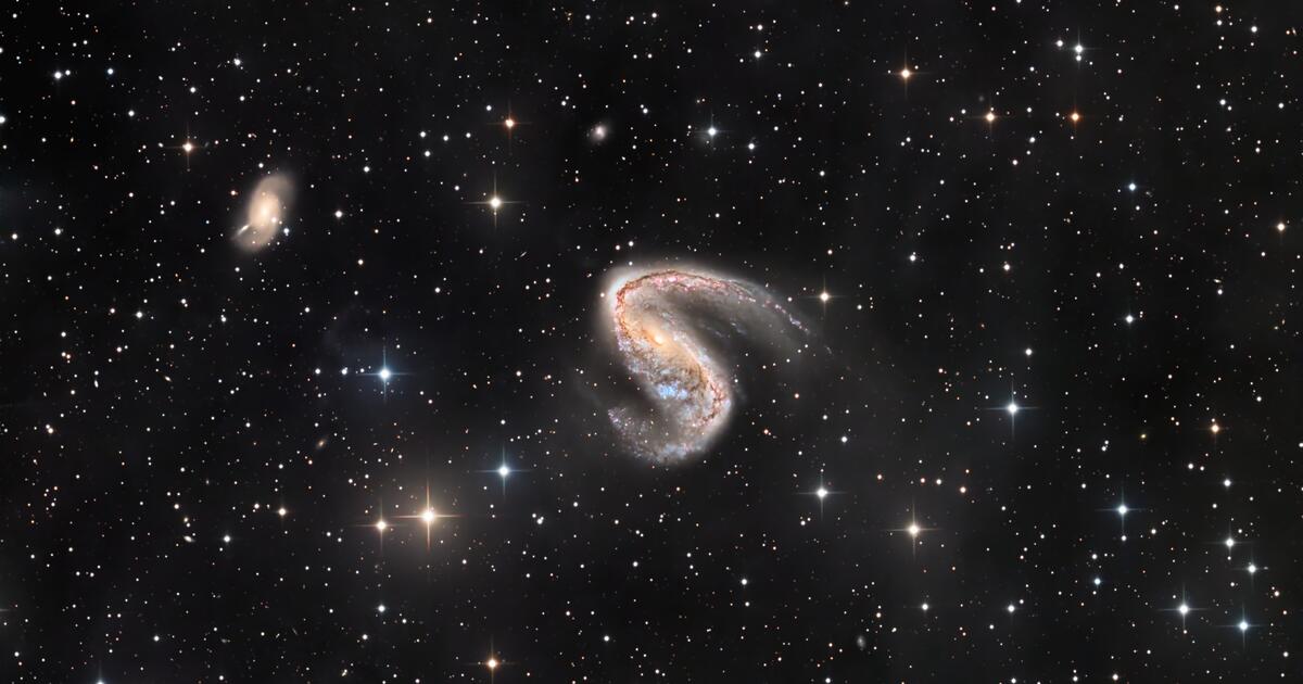 NGC 2442/2443 | Telescope Live