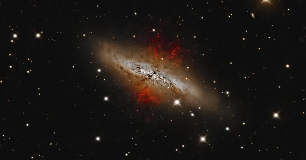 M82 | Telescope Live