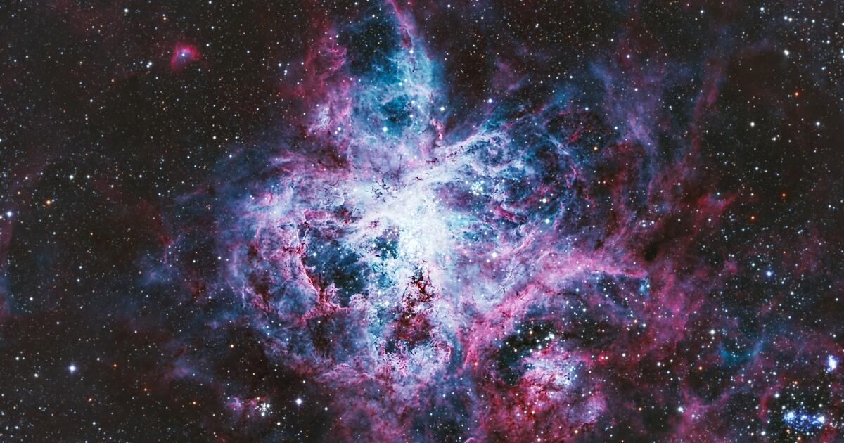 30 Doradus Tarantula Nebula | Telescope Live