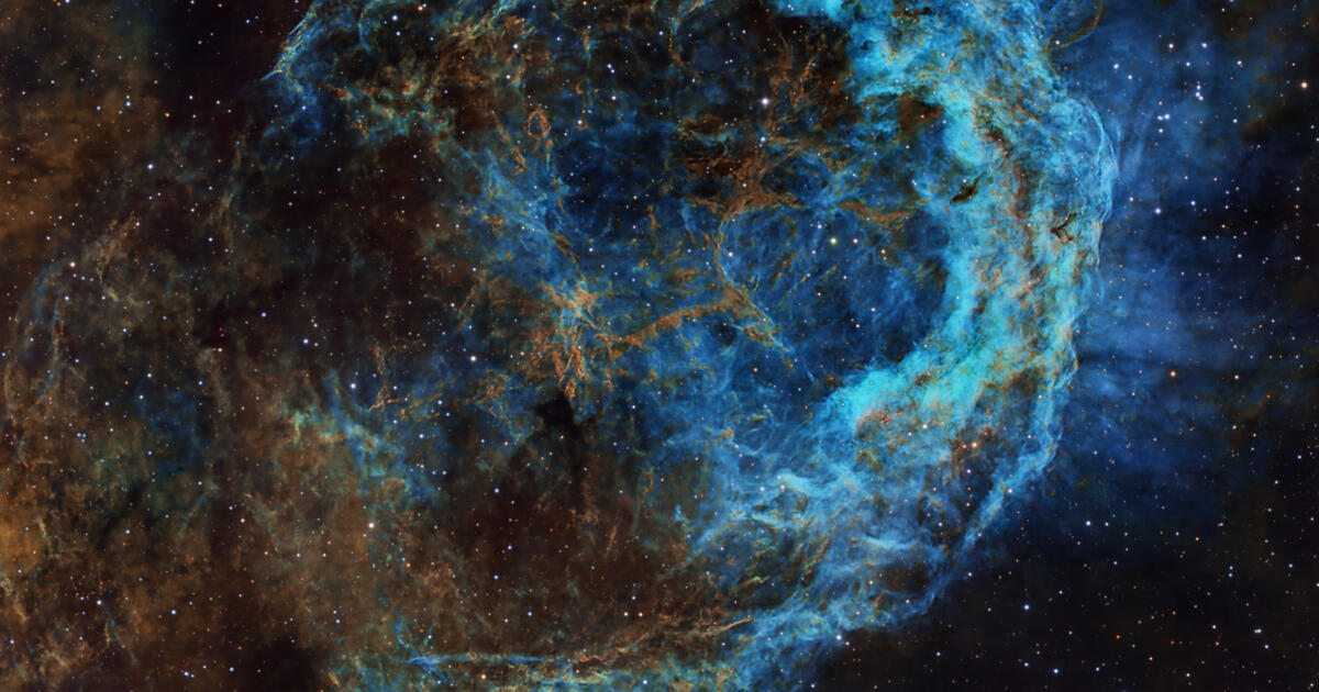 NGC 3199 - The Banana Nebula | Telescope Live