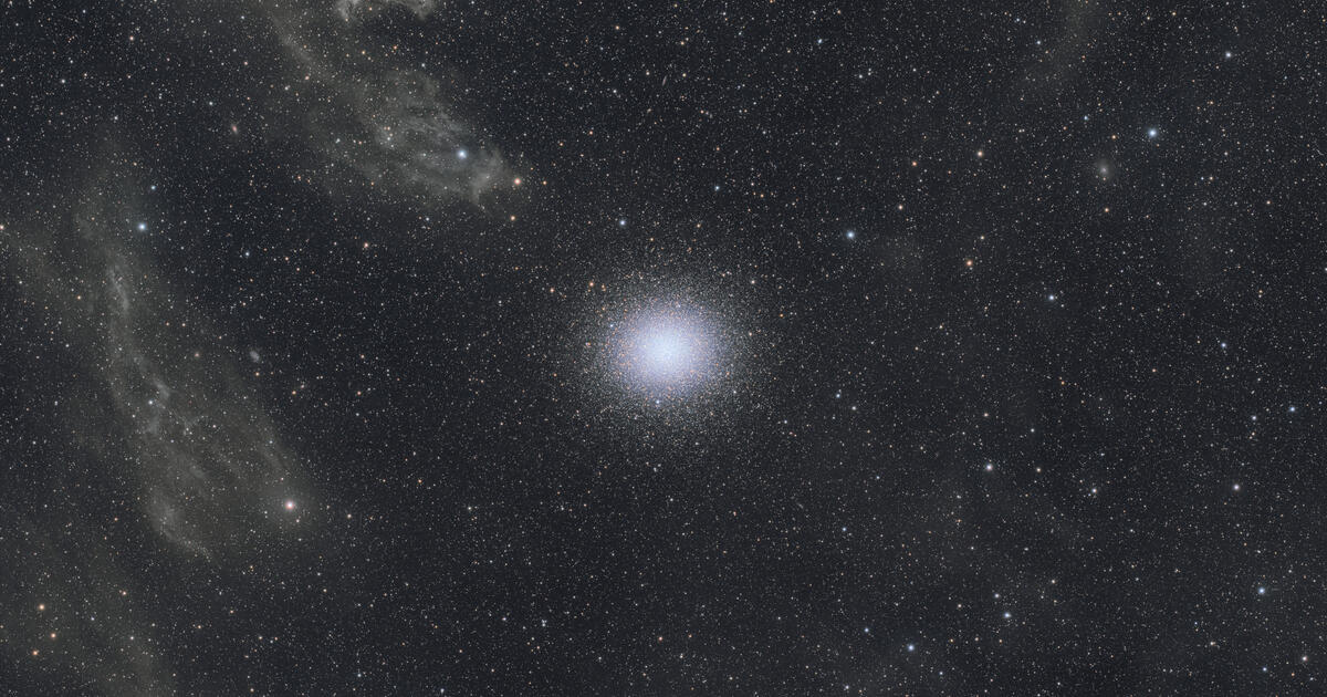 Omega Centauri Wide | Telescope Live