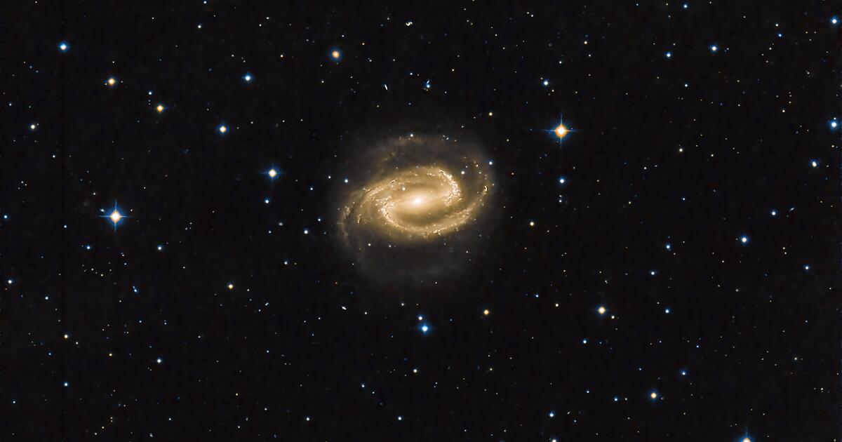 NGC1300 Barred Spiral Galaxy Floating in space | Telescope Live