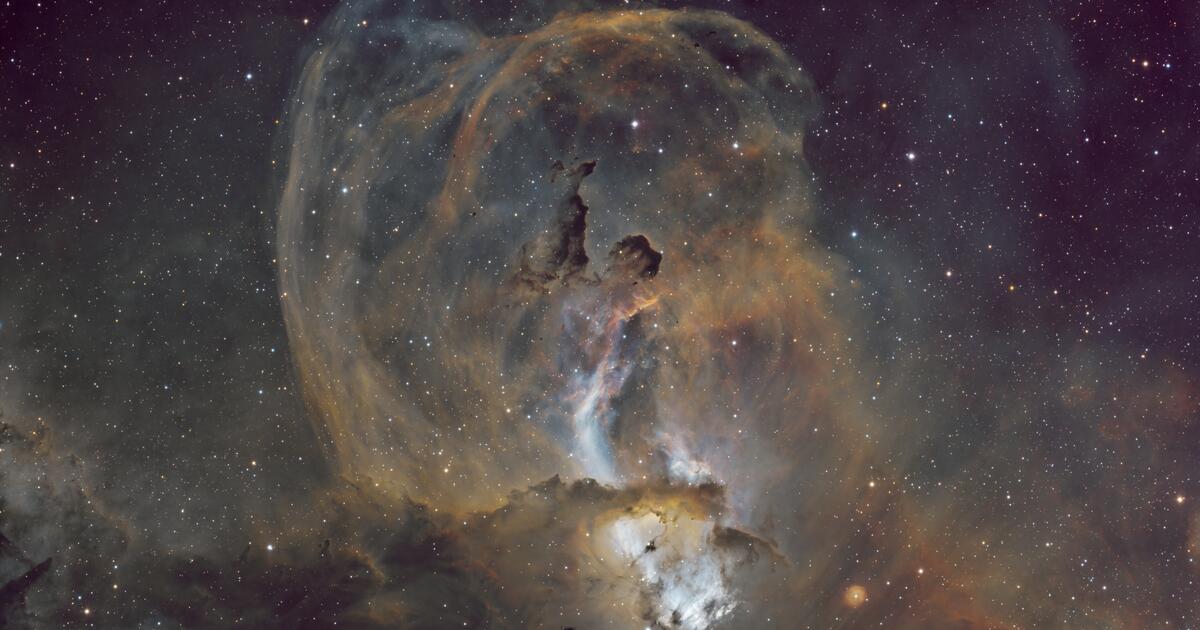 NGC 3576 (Statue of Liberty Nebula) | Telescope Live