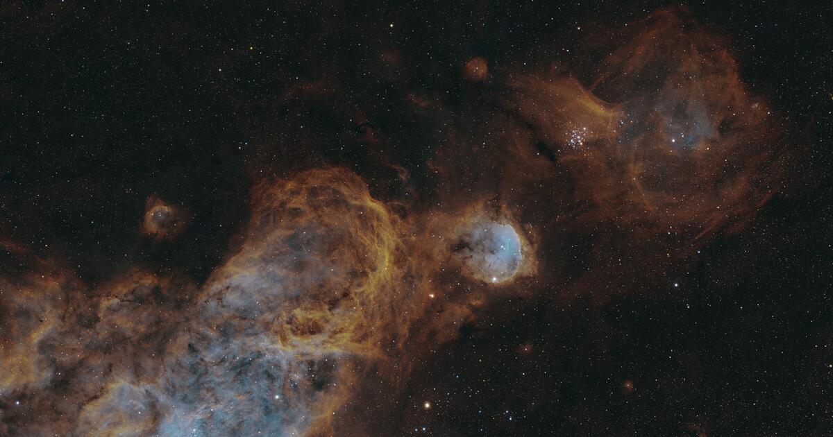 NGC 3324 (middle) and NGC 3293 (right) | Telescope Live