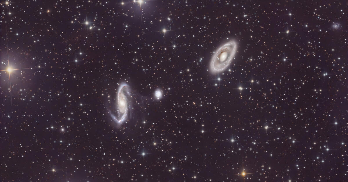 NGC 3358 - Dancing Galaxies in Hydra | Telescope Live