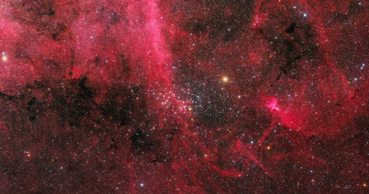 Wishing Well Culster (NGC 3532) - LRGB+Ha | Telescope Live